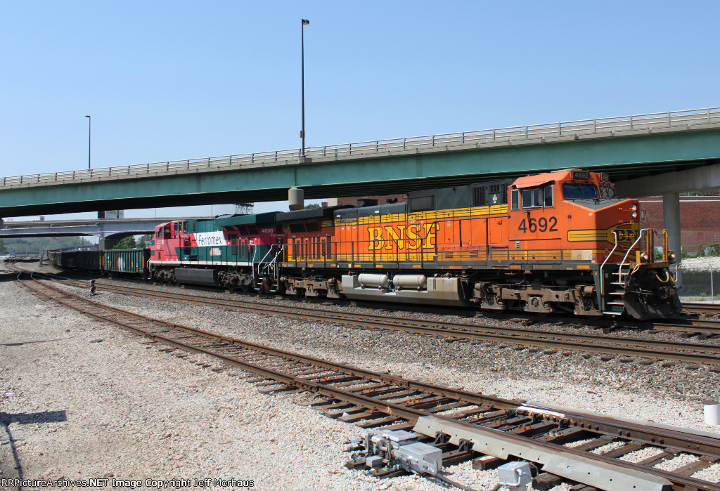 BNSF 4692